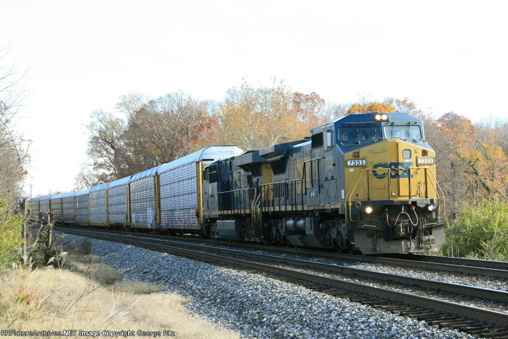 CSX 7333 and train Q217